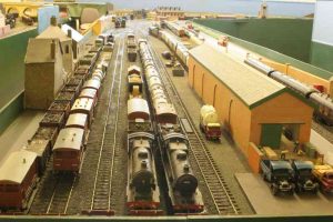 Gainsborough Model Railway Society – O gauge model railway in action